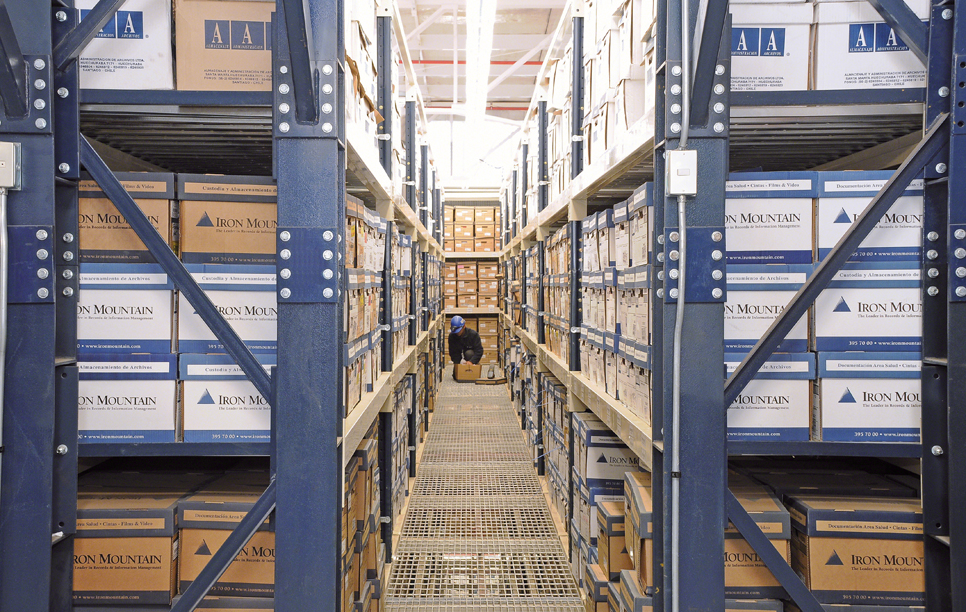 Almacén con racks selectivos para Iron Mountain en Chile - Mecalux.com.mx