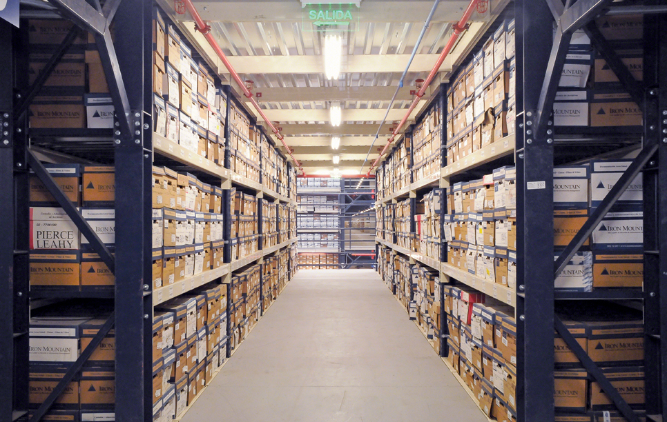 Almacén con racks selectivos para Iron Mountain en Chile - Mecalux.com.mx