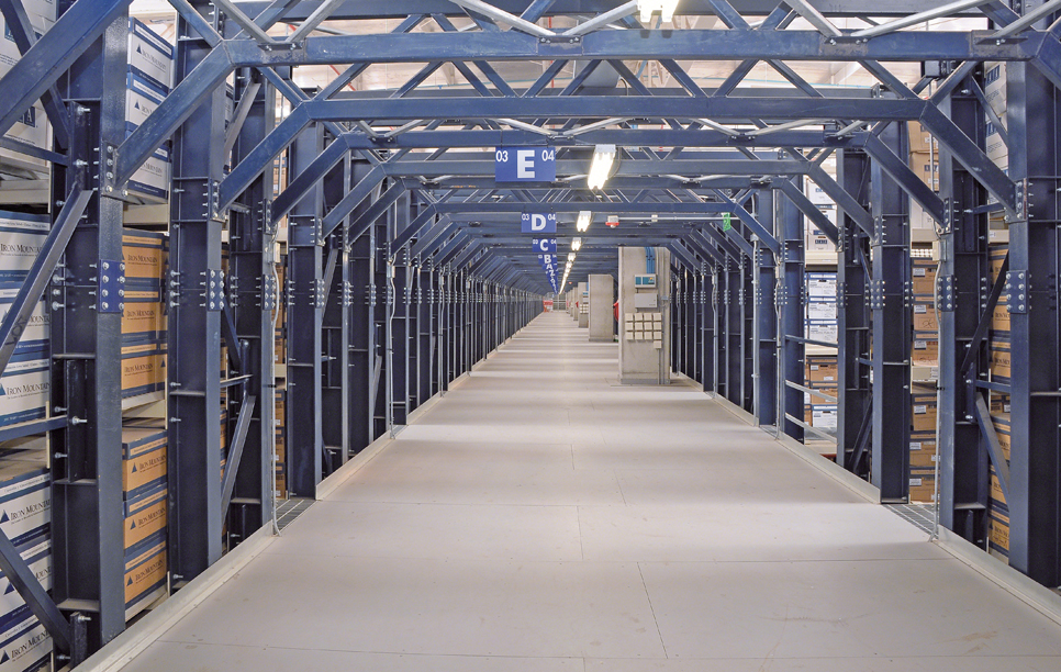 Almacén con racks selectivos para Iron Mountain en Chile - Mecalux.com.mx